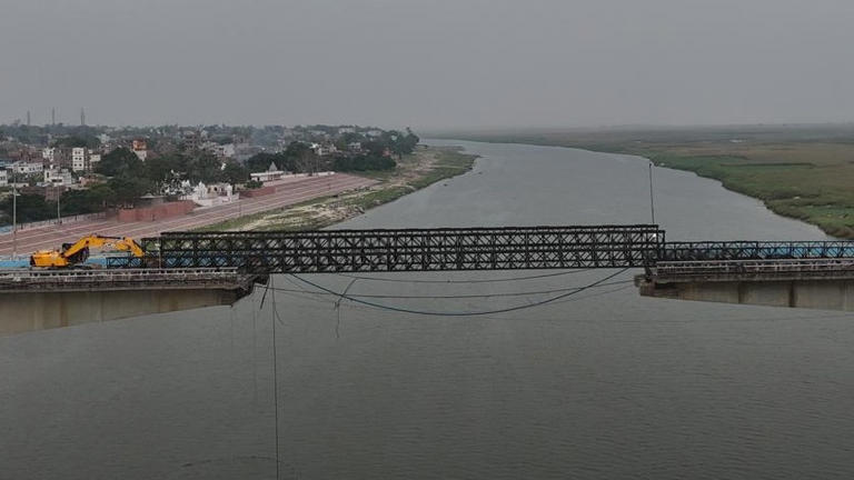 Collapsed Bihar bridge gets a bridge to bridge it