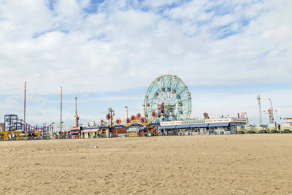 15 US beaches close to major cities