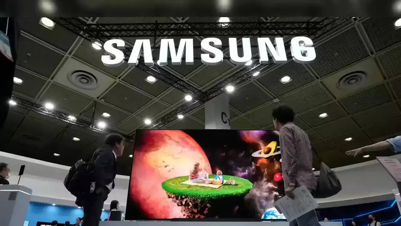 Samsung chip employees to get average $338,000 bonus under strike deal