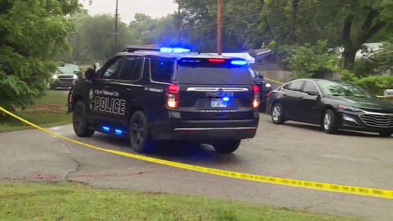 Police: Man shot, dies after breaking into neighbor's home in Midwest City