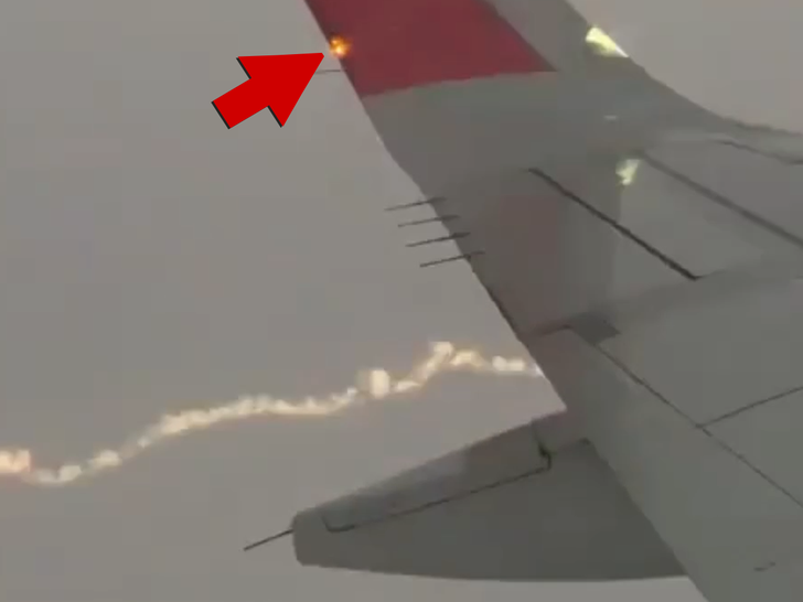 Lightning strikes passenger jet en route to Mexico City, passengers ...