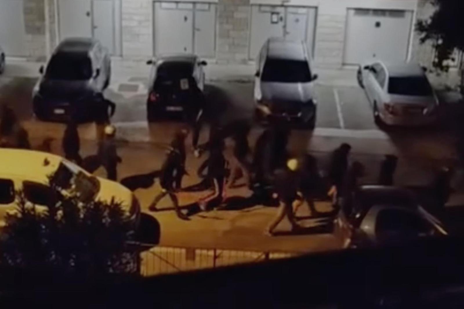 Notte di guerriglia e paura, ultras armati di spranghe seminano il caos ...