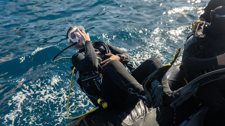 How do you die from decompression sickness? Maldives rescue diver's ...