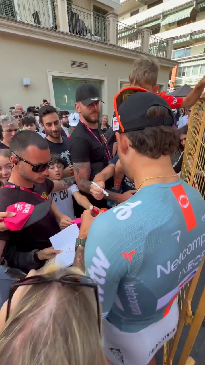 Filippo Ganna's crowds flock to him