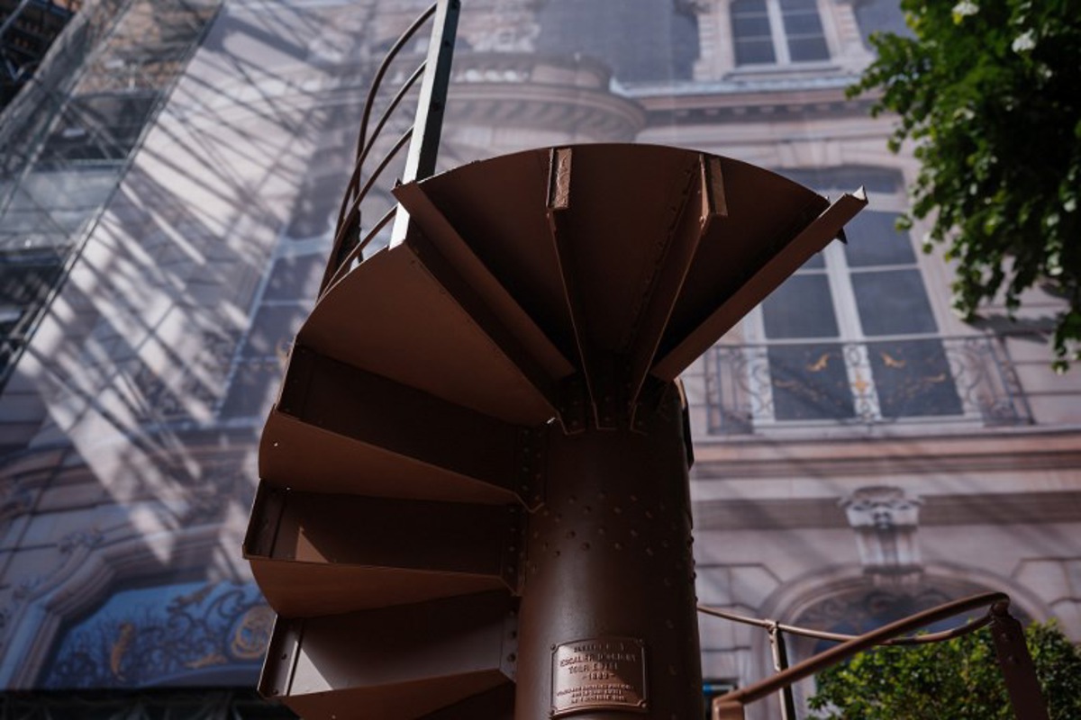 Deel van trap Eiffeltoren geveild voor ruim 450.000 euro
