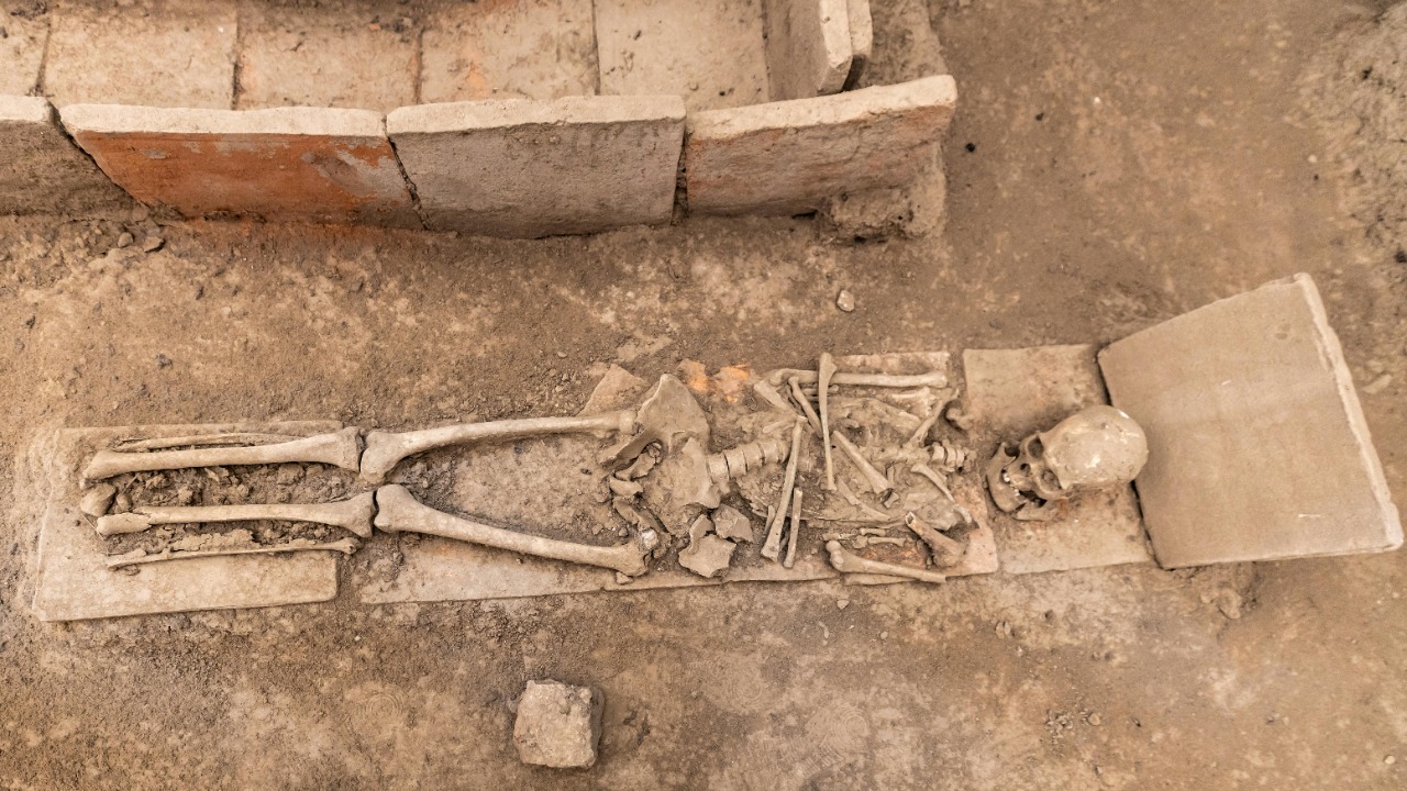 Rare Bronze Age burials untouched by cremation just revealed how ...