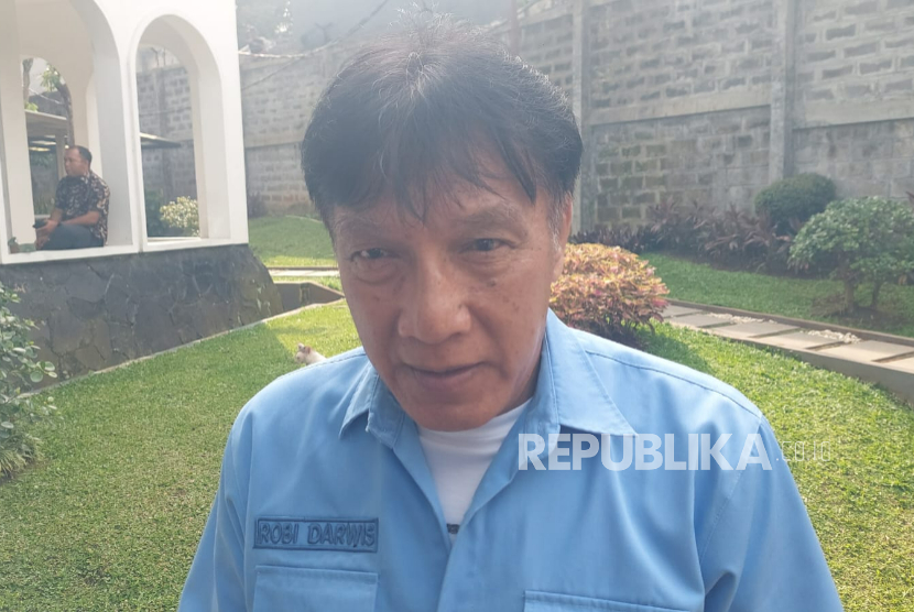 Legenda Persib Robby Darwis ingatkan Maung Bandung tak remehkan Persijap