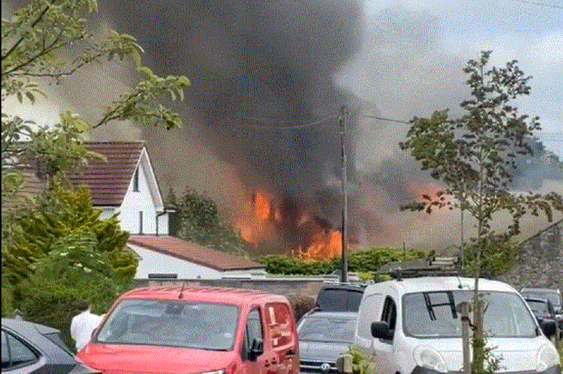 Parents on school run warned of heavy smoke after huge Keynsham fire
