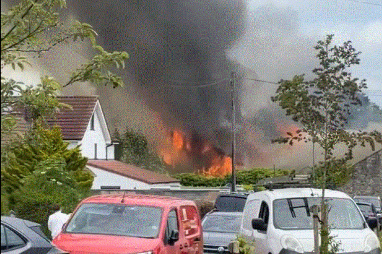 Parents on school run warned of heavy smoke after huge Keynsham fire