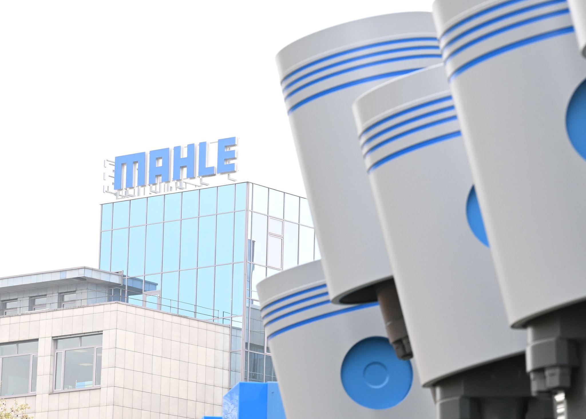 Mahle-Beschäftigte stimmen für unbefristeten Streik