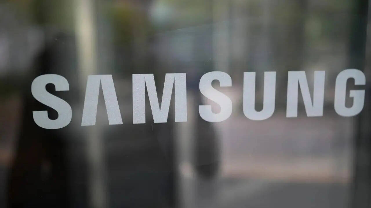 Samsung chip employees to get average $338,000 bonus after deal; averts ...