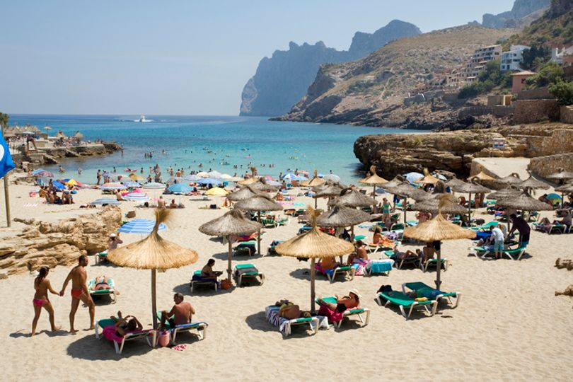 Extreme heat warning for Spain as 2-year-old dies after being left in car