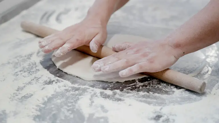 Byrådsmedlem anklaget for at sætte ild til pizzeria