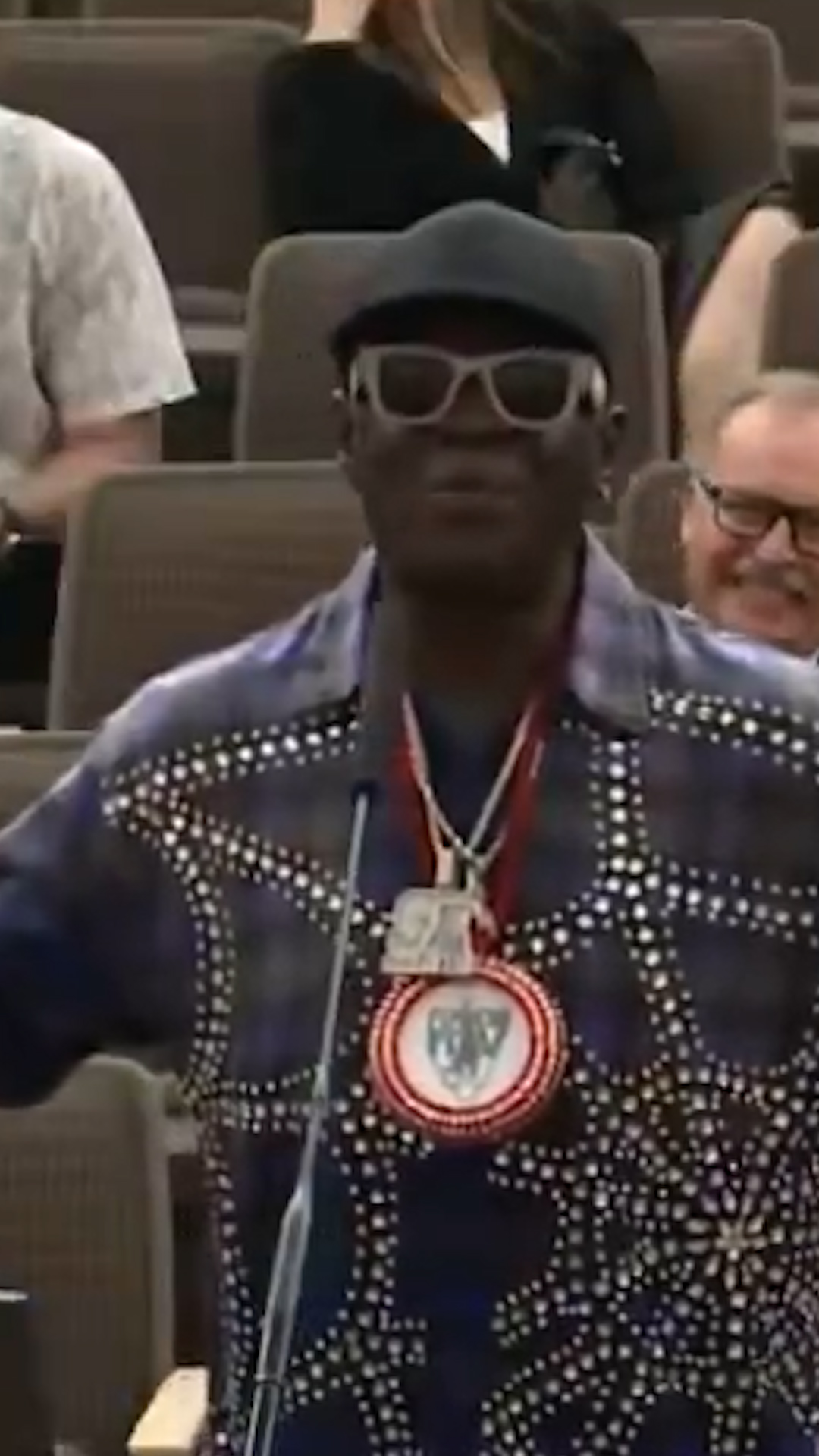 Flavor Flav honors women Olympic athletes at county commission meeting