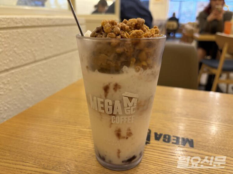 4400원이라더니 7000원? '가성비' 메가커피, 이중 가격 논란