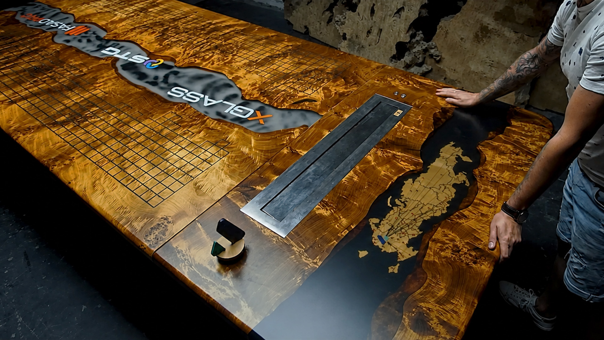 Process of building a unique epoxy resin wood table