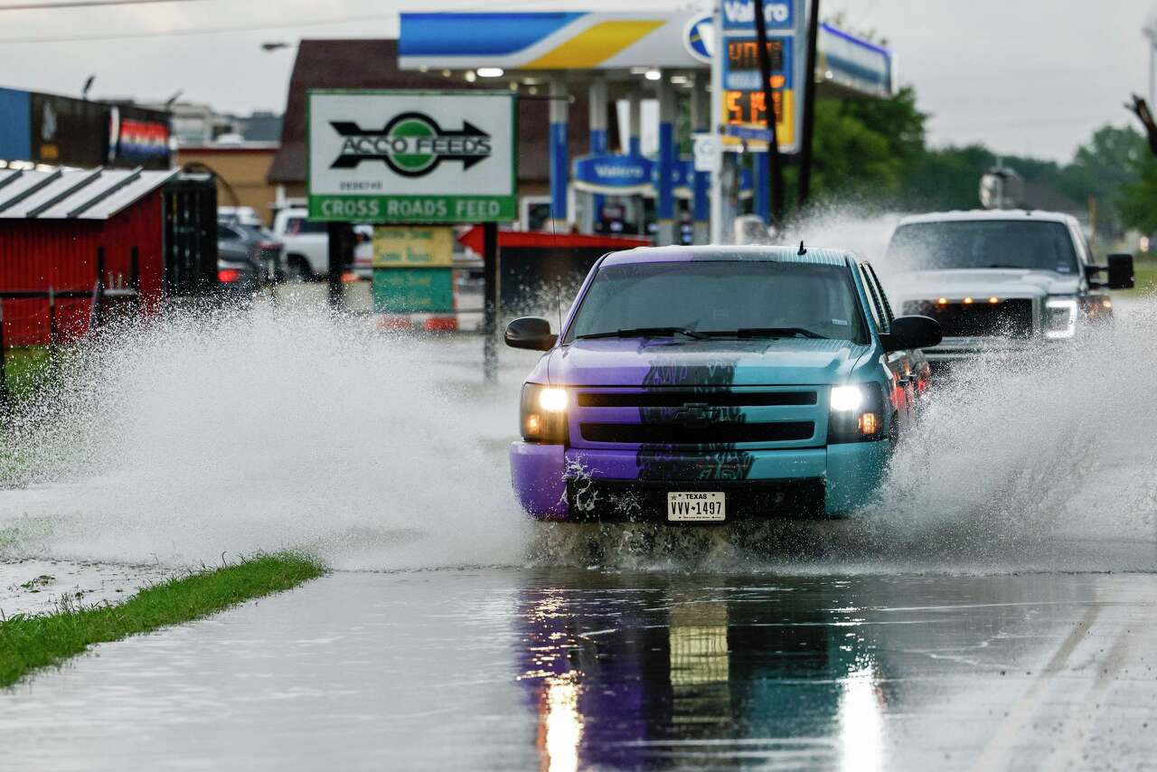 Live radar: Storms across D-FW forecast to bring rain, potential flash ...