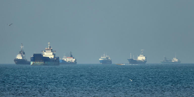 Iran och Oman kan lägga permanent tull i Hormuz