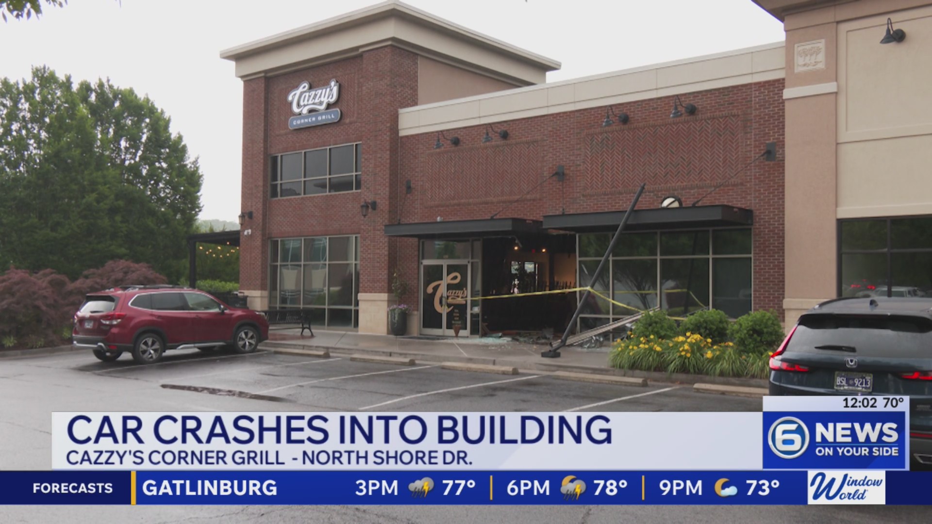 Car crashes into restaurant in Knoxville