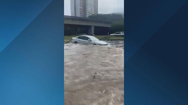 Atlanta man saves woman trapped by flash floods in middle of downtown ...