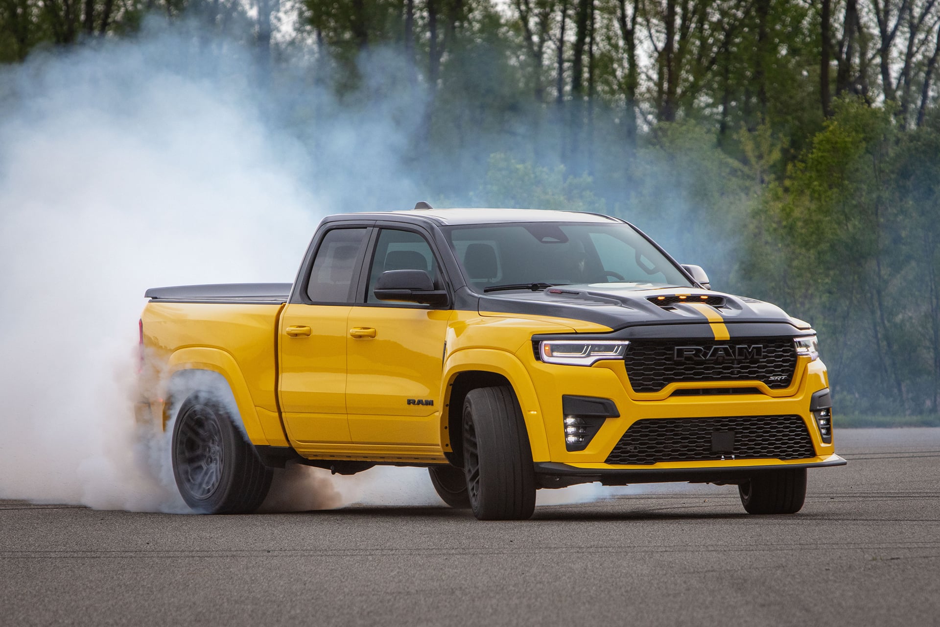 El nuevo Ram 1500 deportivo es más corto y bate el récord del motor V8 ...