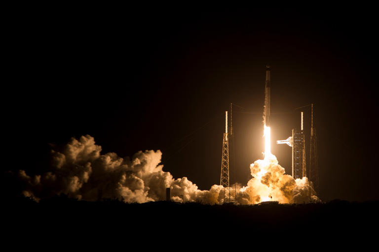 Trump says he's in 'no hurry' on Iran deal; SpaceX files for historic IPO