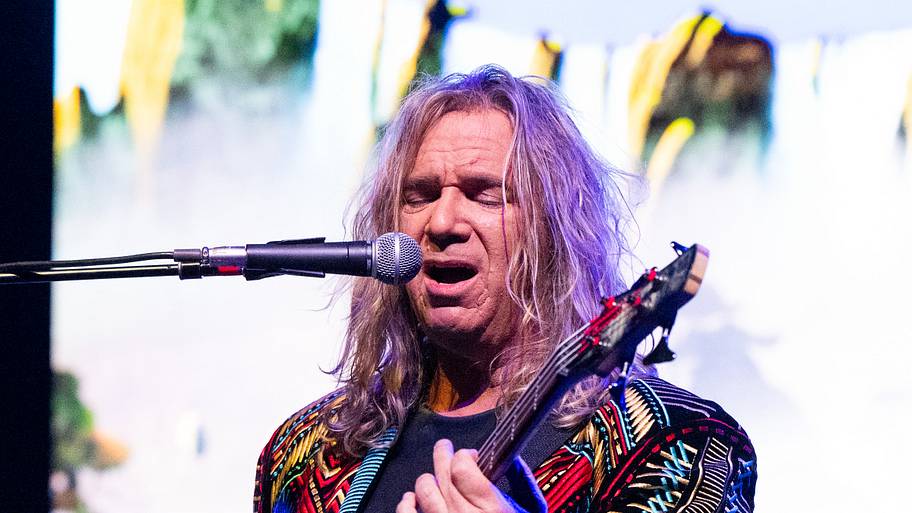 Yes just made the wait for their new album even harder (review)