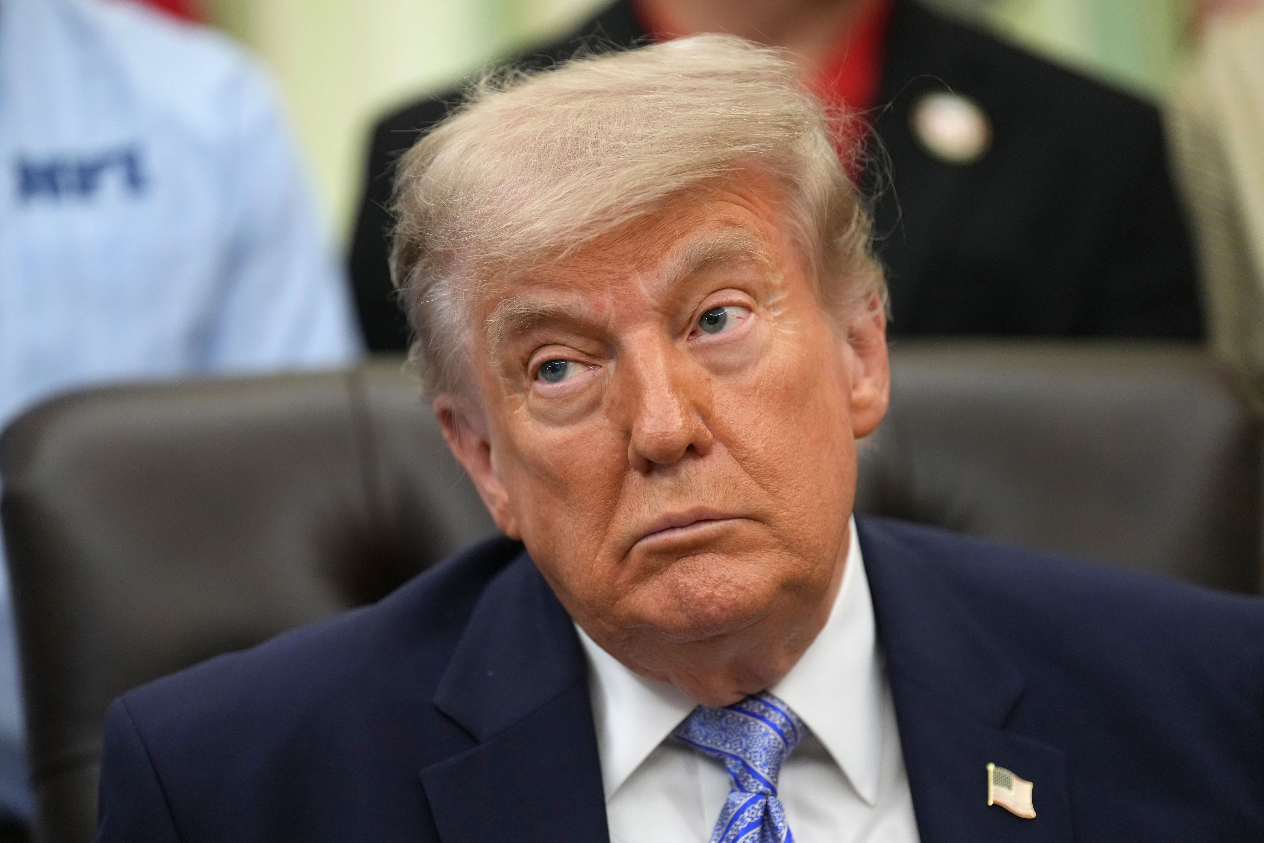 Trump abruptly calls off signing of order on AI