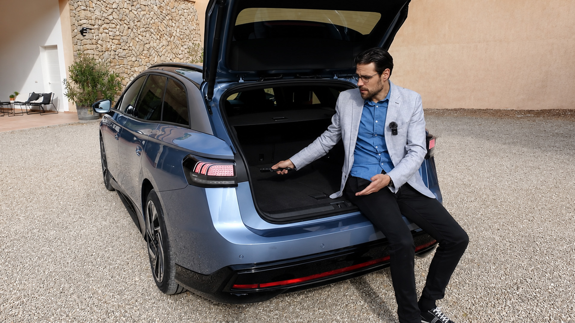 Volkswagen ID7 Tourer Has a Spacious and Practical Trunk Space