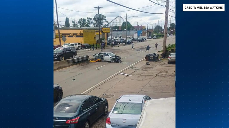 Crash shuts down stretch of Kennywood Boulevard