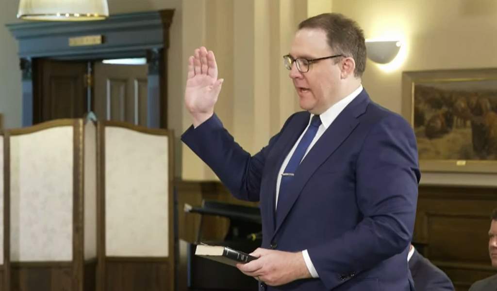 Alberta Premier Danielle Smith shuffles cabinet following 2 resignations