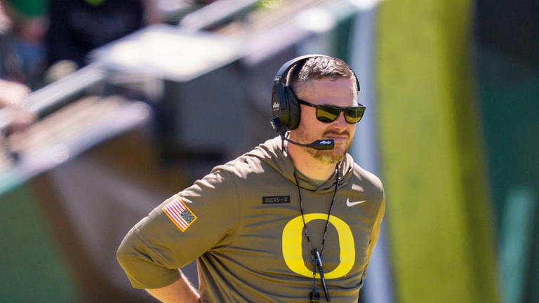 Oregon football prediction for every game on 2026 schedule