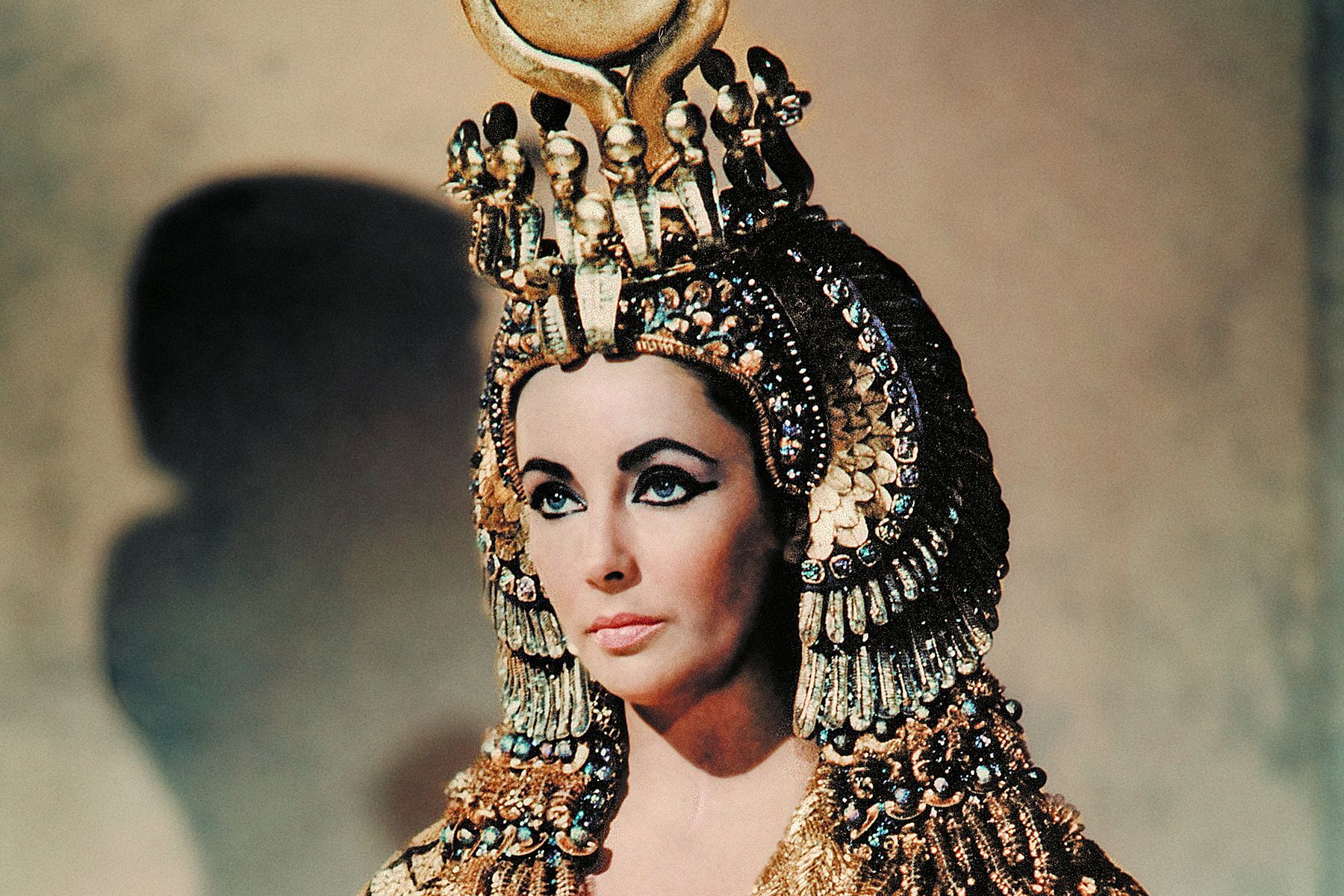 The life and tragic destiny of Cleopatra, queen of Egypt