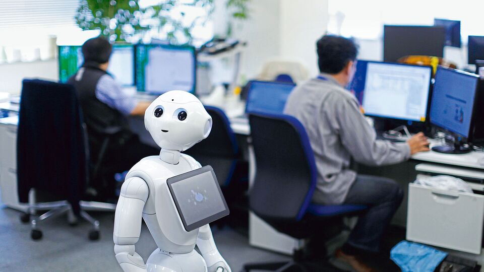 Humanoid robot dancing to Michael Jackson's Billie Jean falls mid ...