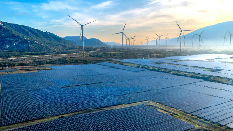 The Energy Department just laid out how wind, solar, and nuclear could ...