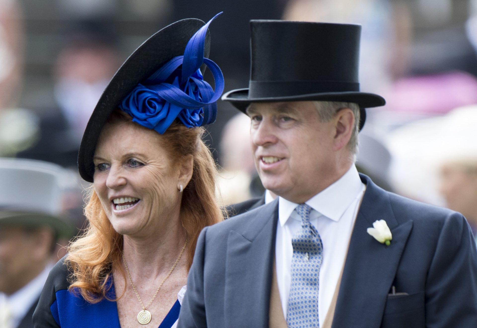Fergie had 'friends with benefits' and paid staff in cigarettes, new ...