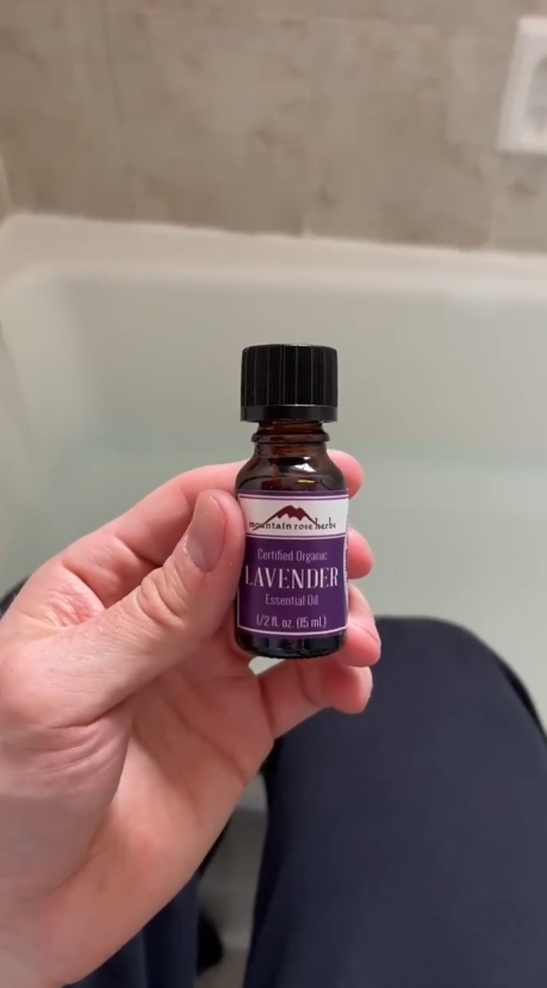 Relaxing bath recipe to boost skin and mood