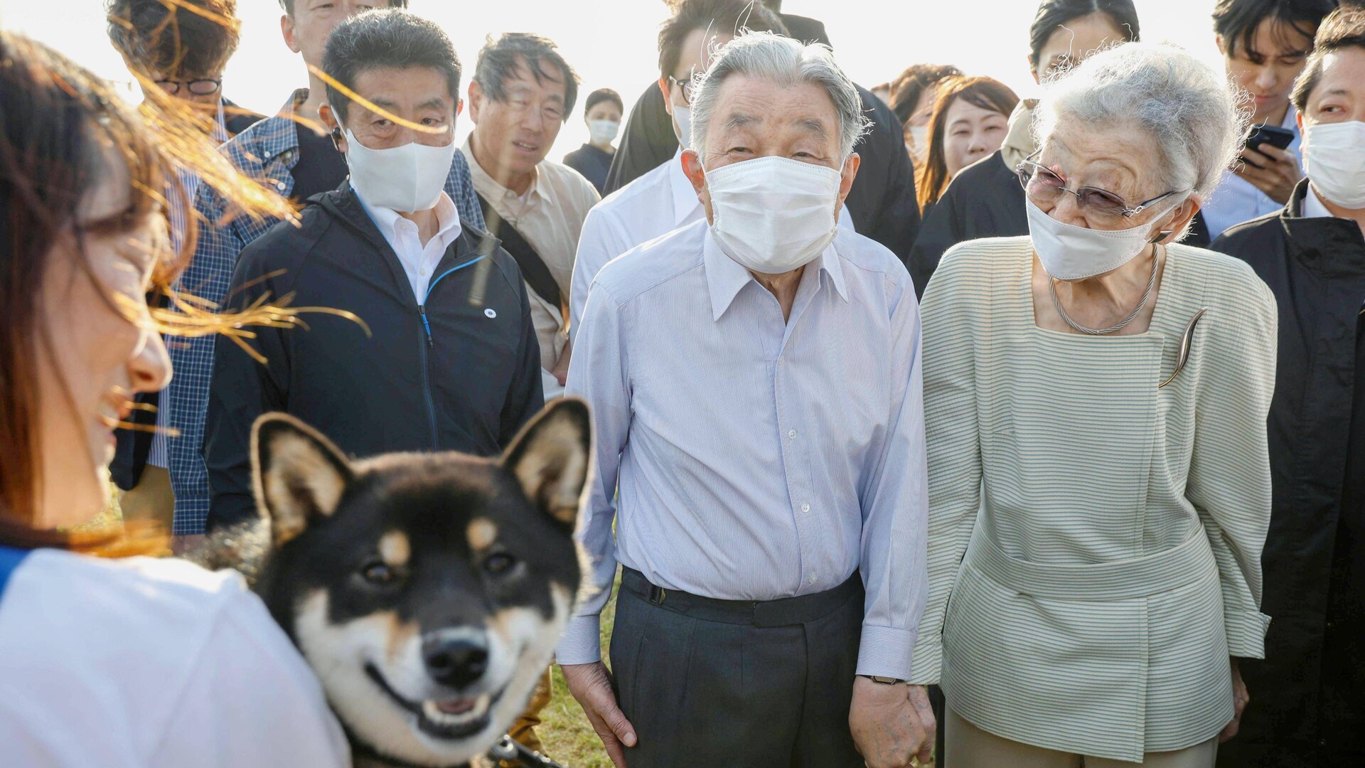 Japans Ex-Kaiserpaar Akihito und Michiko bei niedlichem Ehe-Ritual ...