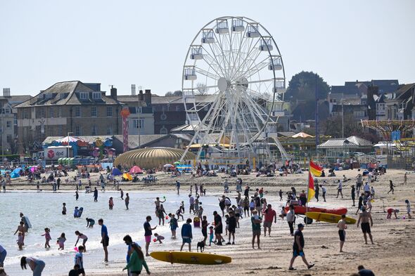 UK weather maps show 21 areas facing 32C heat surge in May - full list