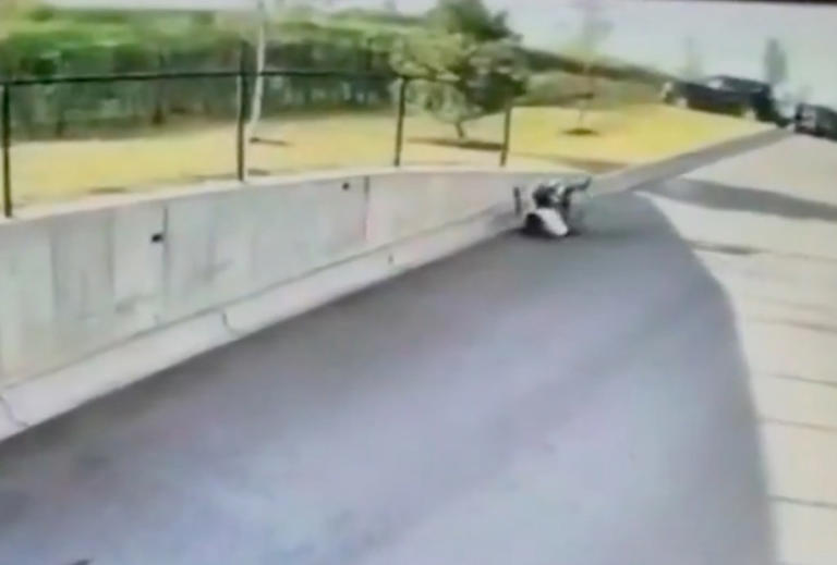 Minnesota fraud suspect hobbles away after jumping from 4th-floor ...