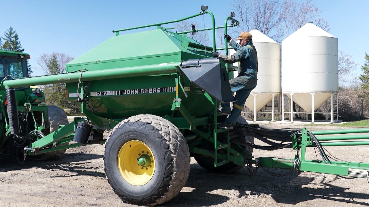 Manitoba's seeding season delayed due to wind, cold temperatures