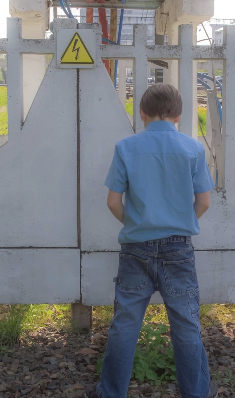Should you pee on an electric fence?