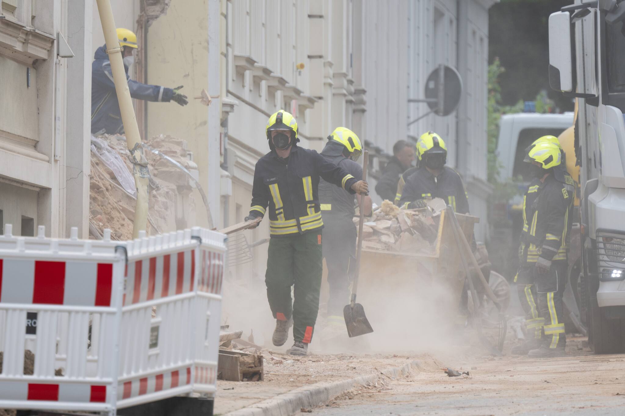 Zweite Leiche nach Hauseinsturz in Görlitz gefunden – Suche nach ...