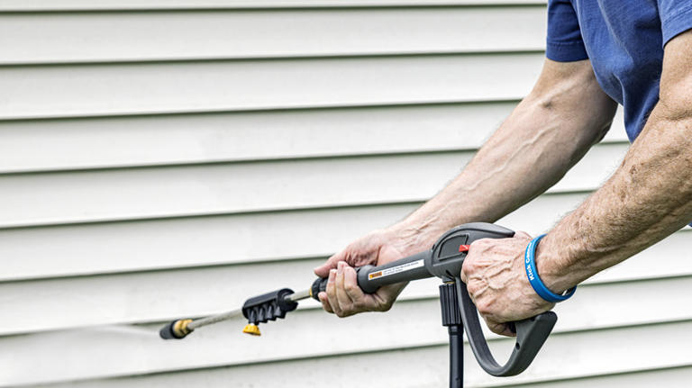 What is the best pressure washer setting for vinyl siding?