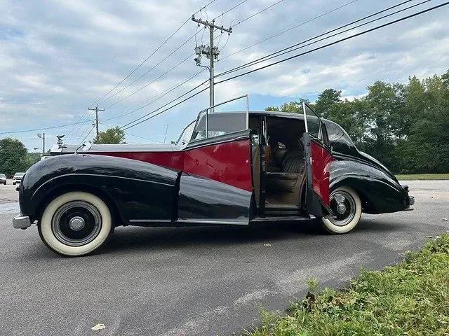 1951 Rolls-Royce Silver Wraith offers rare link to medical and royal ...