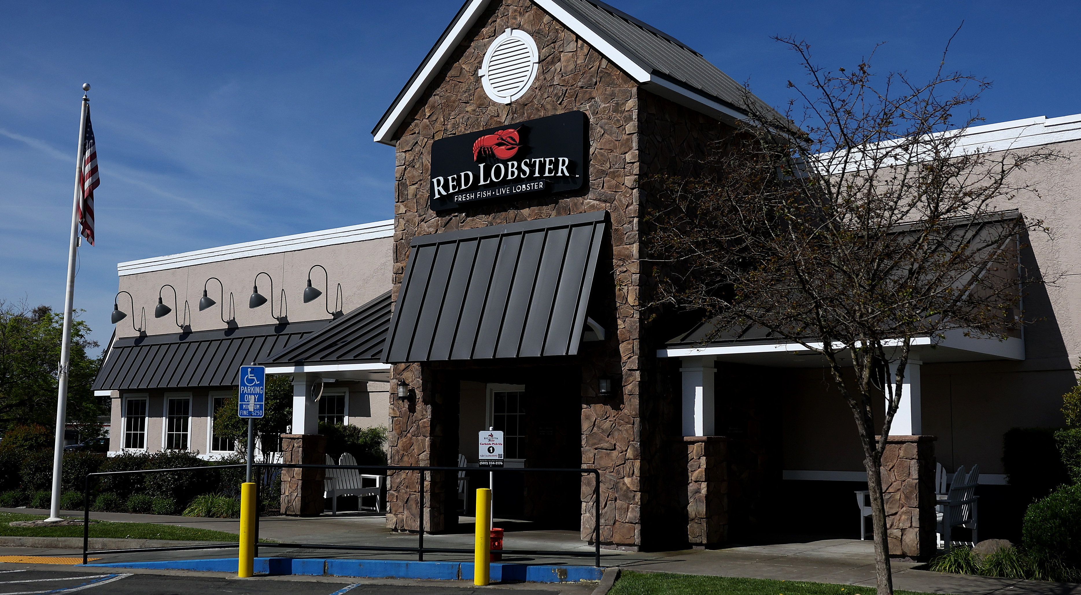 Red Lobster’s millennial CEO vowed endless shrimp would never return ...