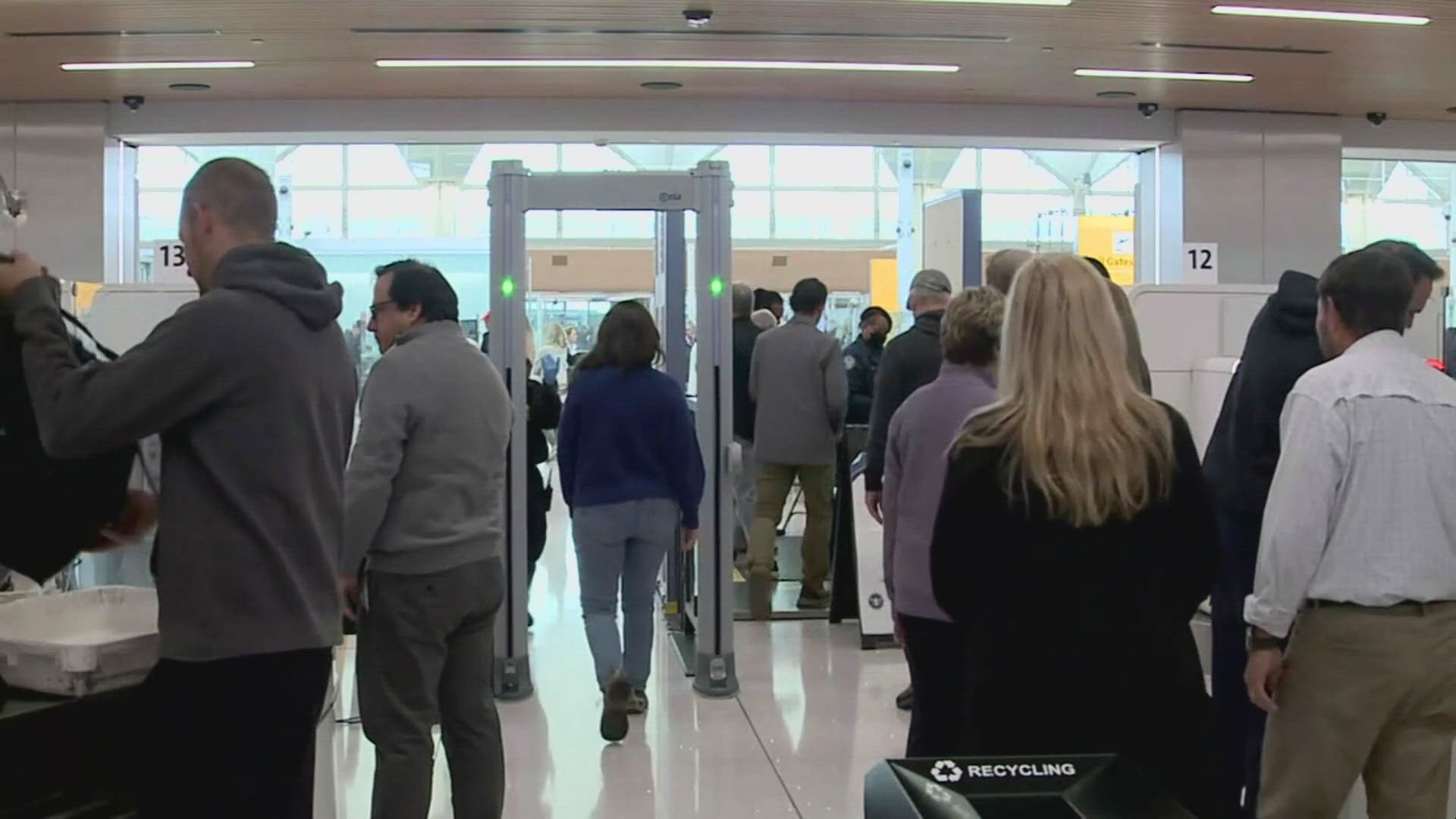 Busy Memorial Day travel weekend kicks off at DIA