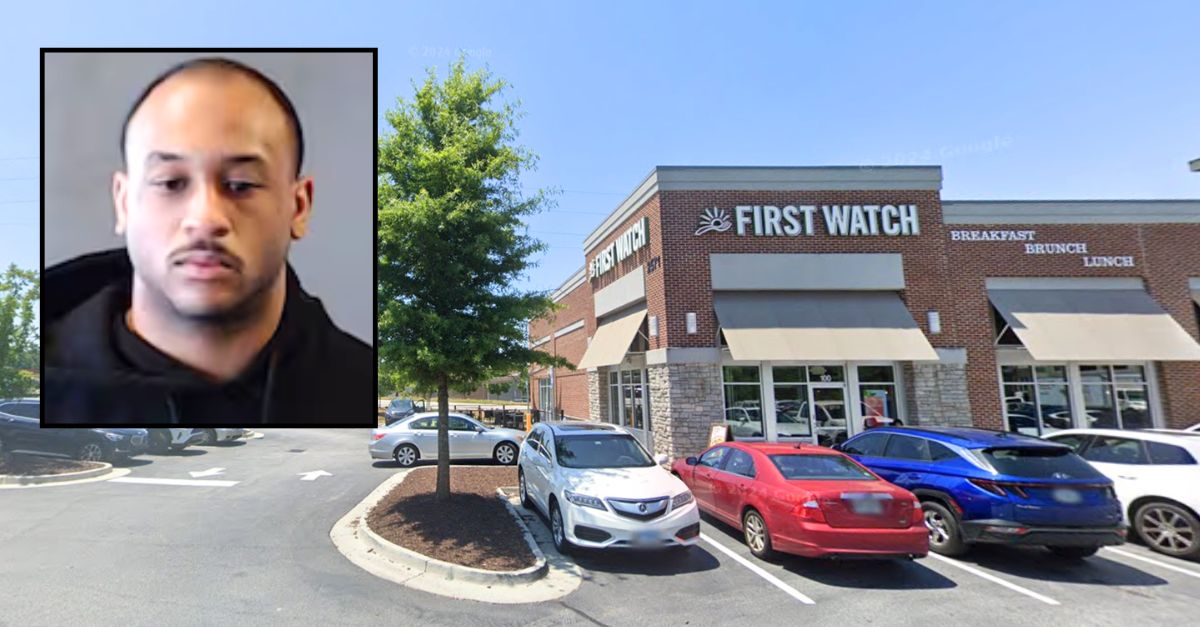 Woman enjoying lunch at restaurant gets knife plunged into her back by ...