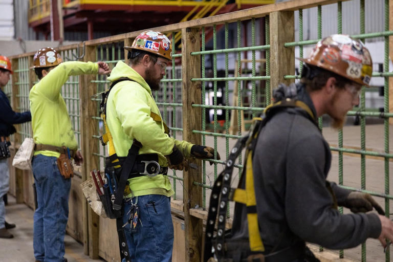 Philly Fed survey shows regional manufacturing stalled