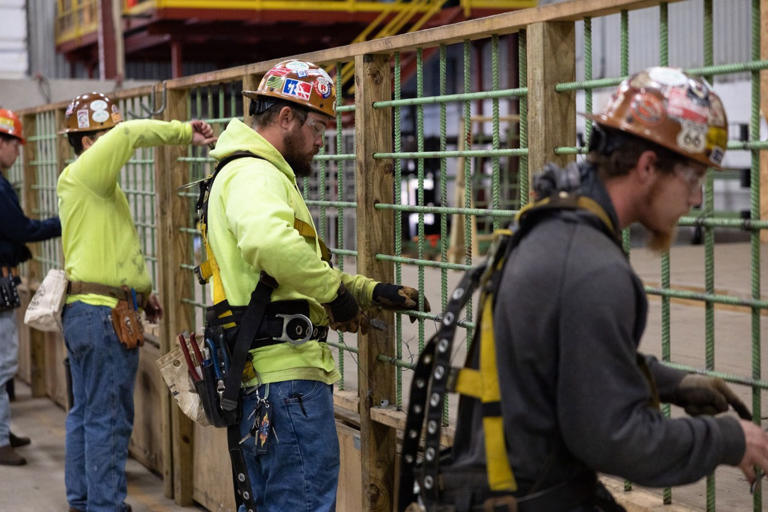 Philly Fed survey shows regional manufacturing stalled